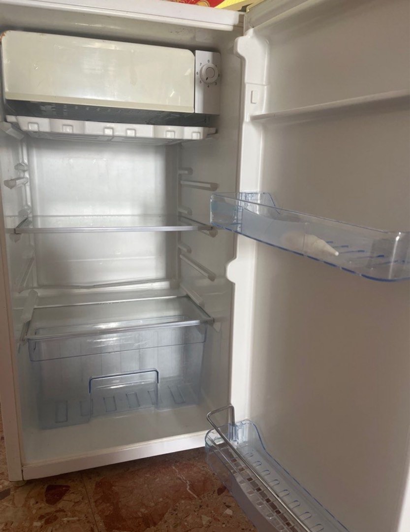 [FAST DEAL] AKIRA MINI FRIDGE, TV & Home Appliances, Kitchen Appliances ...