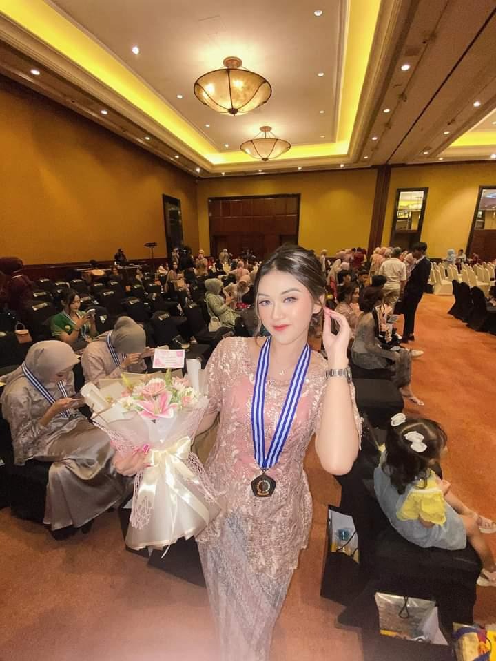 Favorit, Butik Kebaya Modern Wisuda Anak SMA, Tunangan, Kondangan ...