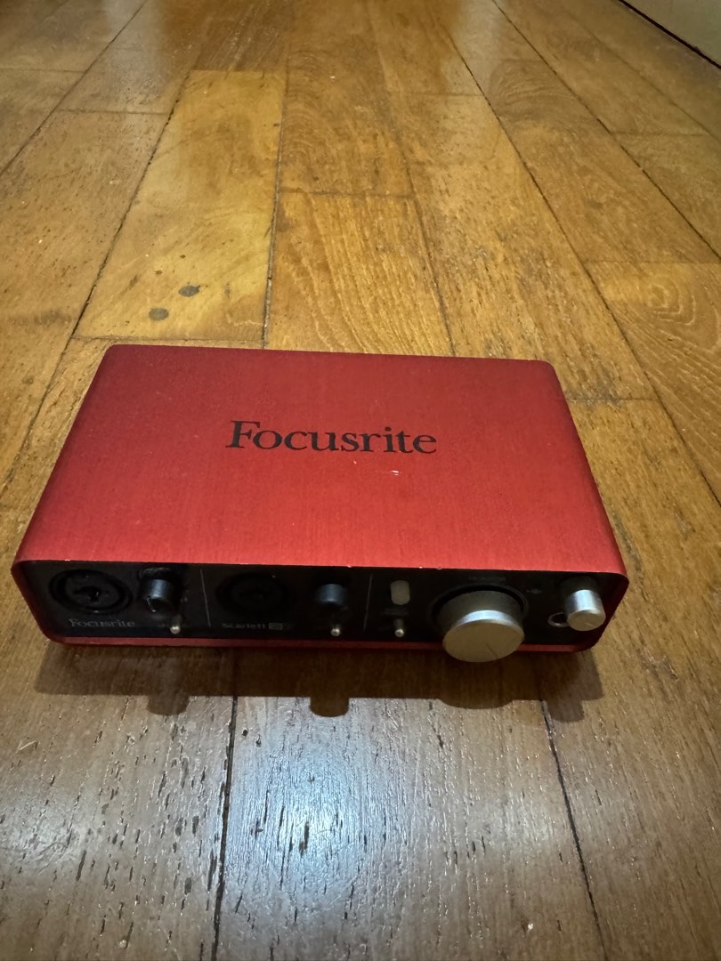 Focusrite Scarlett 2i2 1st Gen instrument audio interface, Hobbies ...