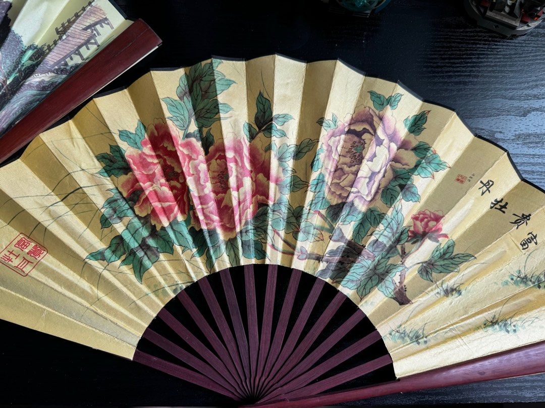 Free decorative hand fans, Hobbies & Toys, Memorabilia & Collectibles ...