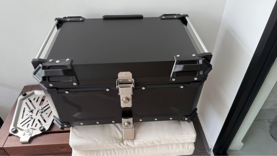 Mint condition Aluminium + ABS 65L top box., Motorcycles, Motorcycle ...