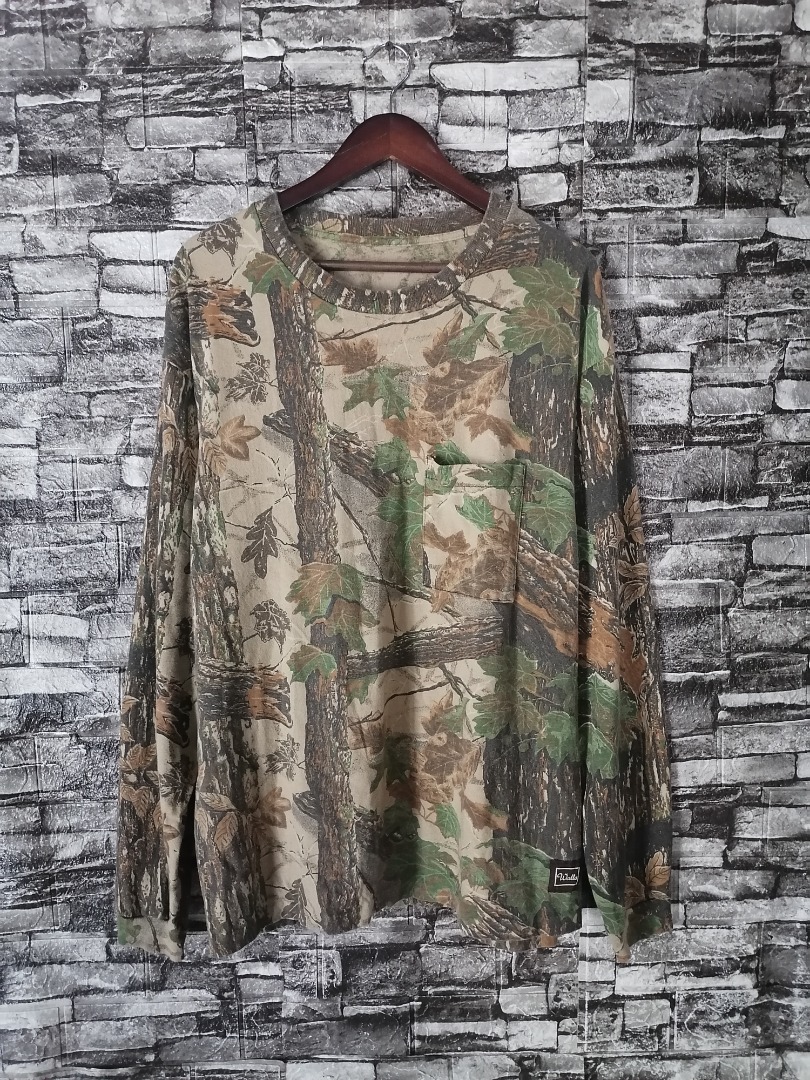 Realtree pocket longsleve, Men's Fashion, Activewear on Carousell
