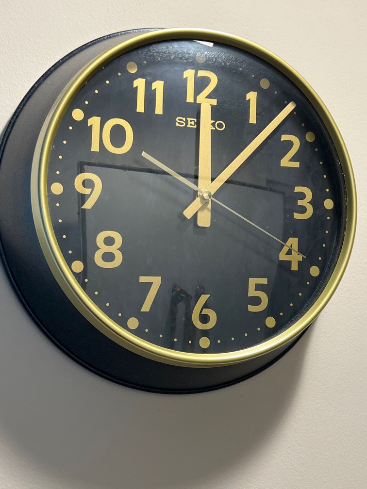 Seiko Retro Design Wall Clock With Silent/Quiet Sweep Second Hand (33cm ...
