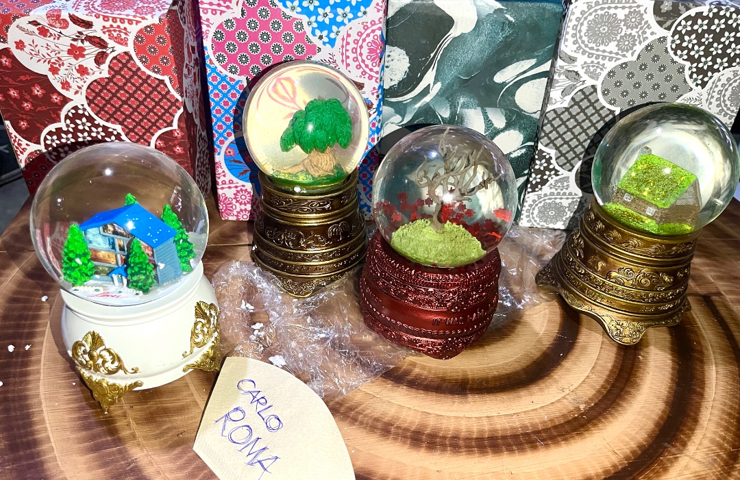 Taylor Swift - OFFICIAL Snow Globes, Hobbies & Toys, Memorabilia ...