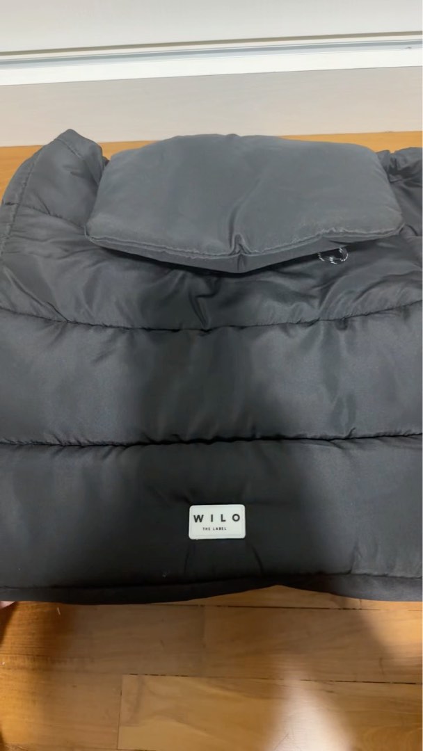 Wilo The Label Travel Pad, Hobbies & Toys, Travel, Travel Essentials ...