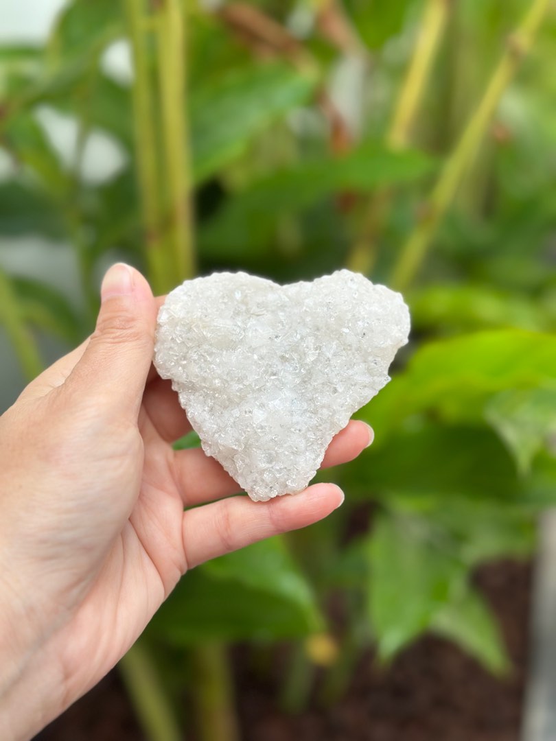 Apopyllite Heart Shaped Cluster Raw Crystal, Women's Fashion, Jewelry ...