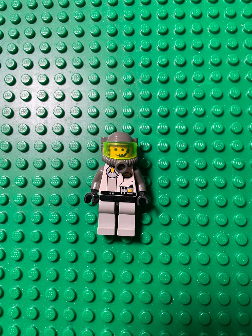 Lego Exploriens - Helmet with Breathing Apparatus Minifigure, 興趣及遊戲, 玩具 ...