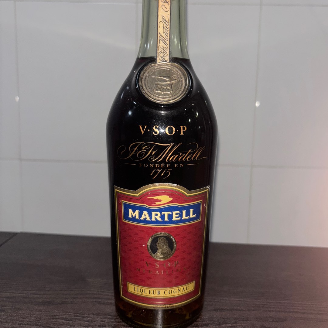 Martell VSOP Medaillon 1715 Liqueur Cognac, Food & Drinks, Beverages on Carousell