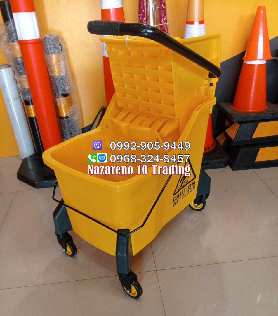 mop squeezer, Furniture & Home Living, Cleaning & Homecare Supplies ...