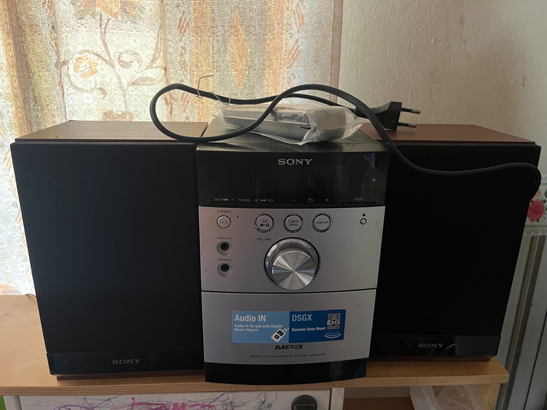 Radio sony lama - CMT-EH15, Audio, Portable Music Players on Carousell