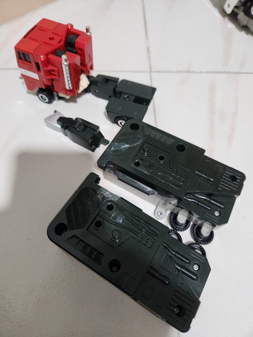 Transformers optimus prime, Hobbies & Toys, Toys & Games on Carousell