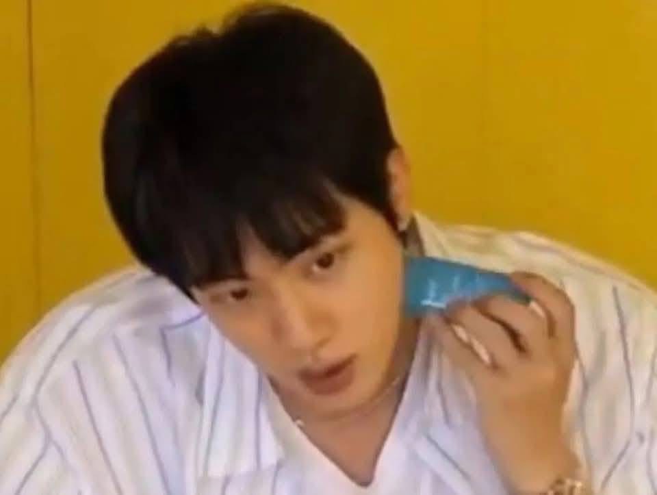 BTS Jin Sunscreen- SHINGMULNARA SOFT FACE AND BODY SUN STICK, Hobbies ...