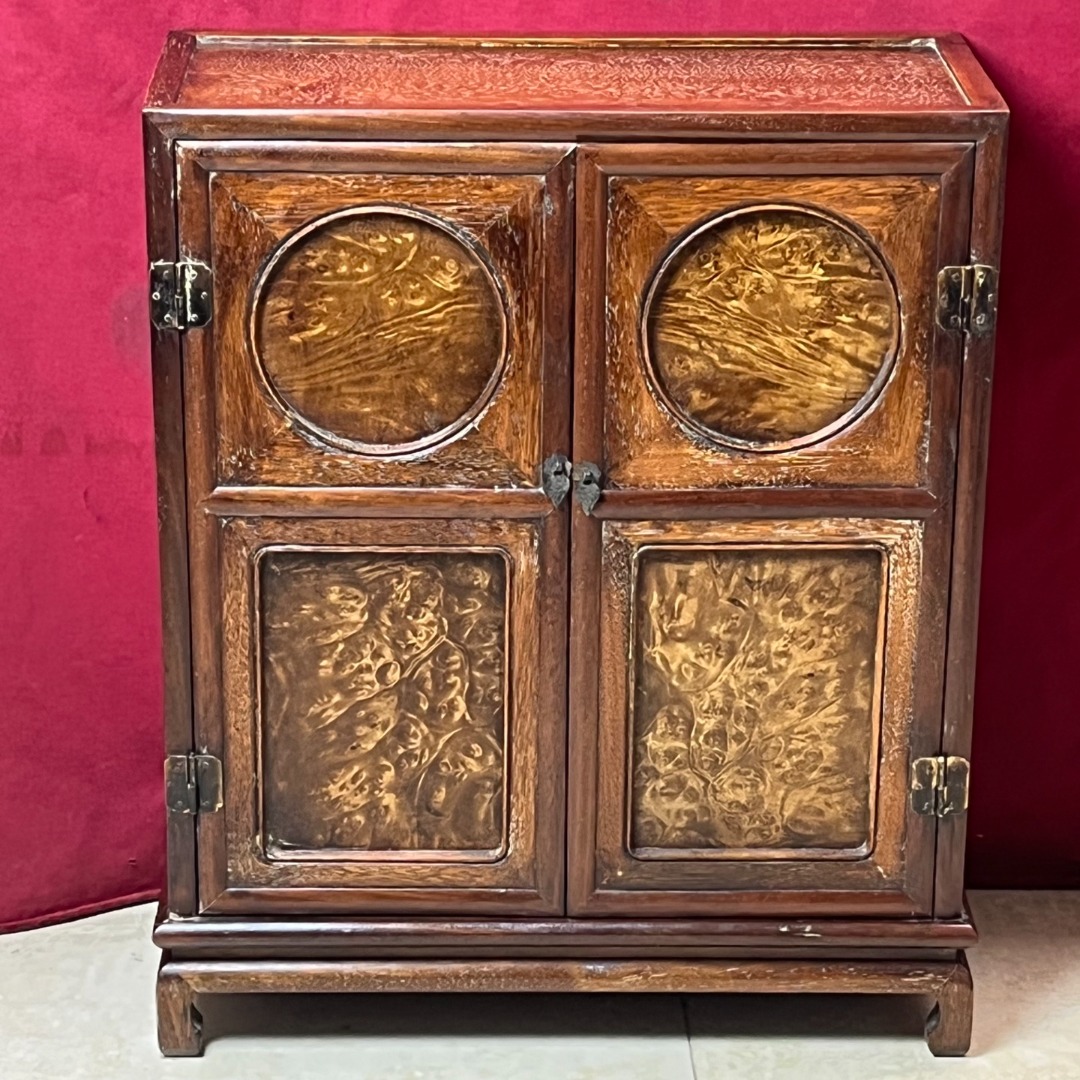 旧藏草花梨木镶影木门雕刻收纳柜 Old Tibetan rosewood inlaid shadow wooden door carved storage cabinet, Hobbies ...