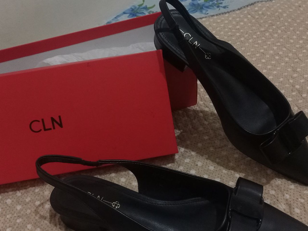 CLN Flats, Women's Fashion, Footwear, Slippers and slides on Carousell