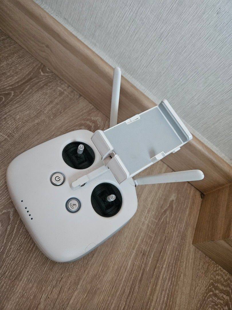 DJI phantom 3 advance controller, Photography, Drones on Carousell