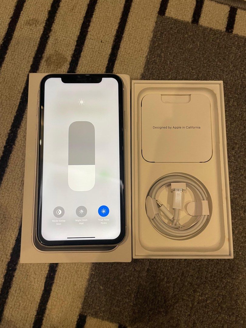 Iphone Xr White 128GB Resmi Ibox Lengkap, Telepon Seluler & Tablet ...