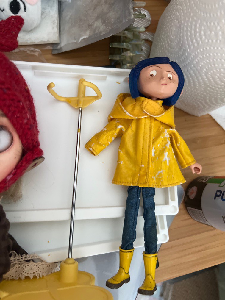 neca caroline one hand missing, Hobbies & Toys, Stationery & Craft ...