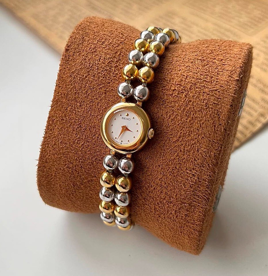 Rare Seiko 1980s duo tone bracelet watch, Women's Fashion, Watches & Accessories, Watches on ...