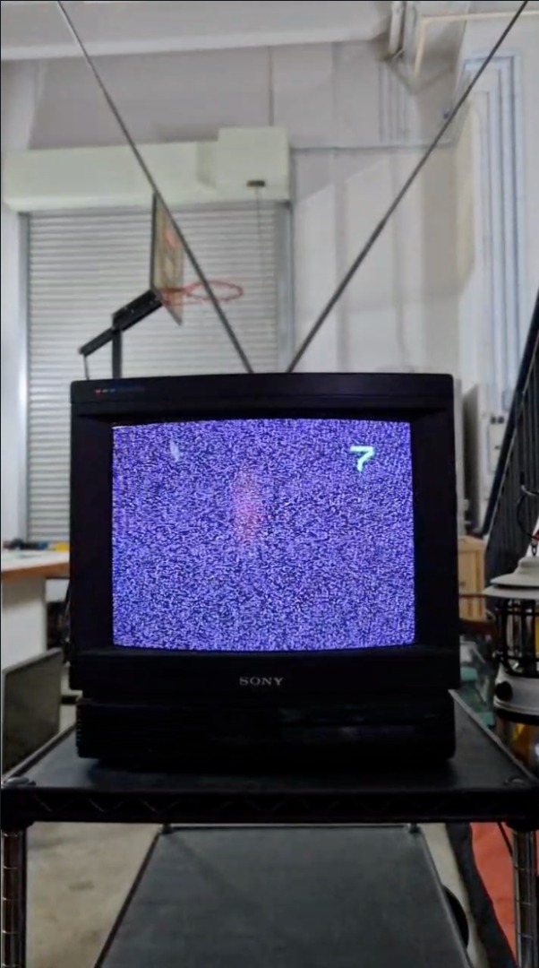 RETRO old sony TV (still can turn on), TV & Home Appliances, TV & Entertainment, TV on Carousell