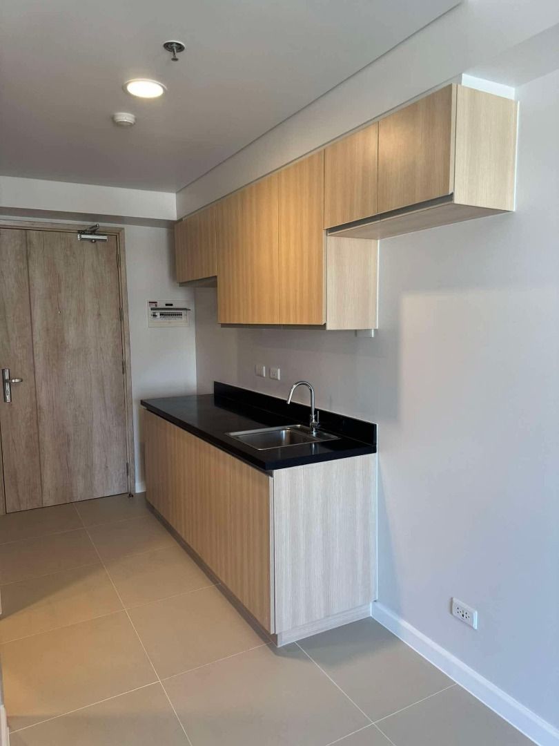 Rush Sale: Viento at Cerca Tower 1 - Studio Unit, 24 Sqm., 1 Parking ...