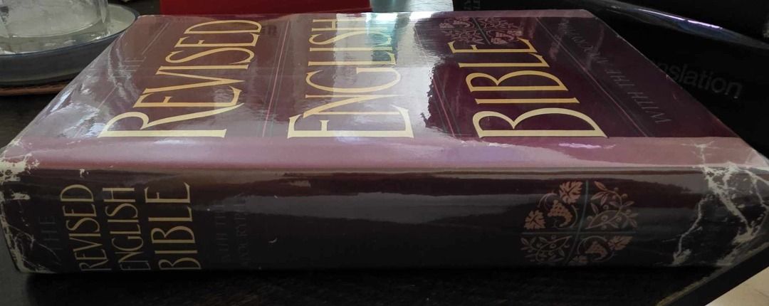The Revised English Bible (REB) with The Apocrypha, Hobbies & Toys ...