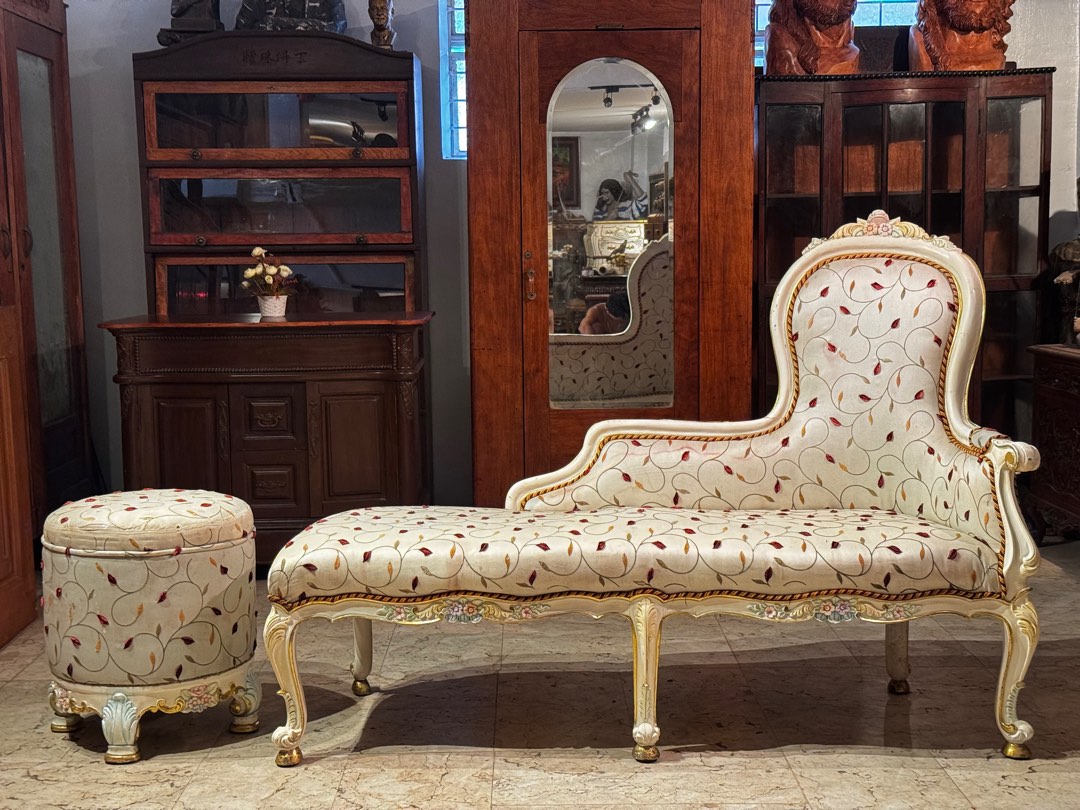 Cleopatra Chaise Lounge Chair, Hobbies & Toys, Memorabilia ...