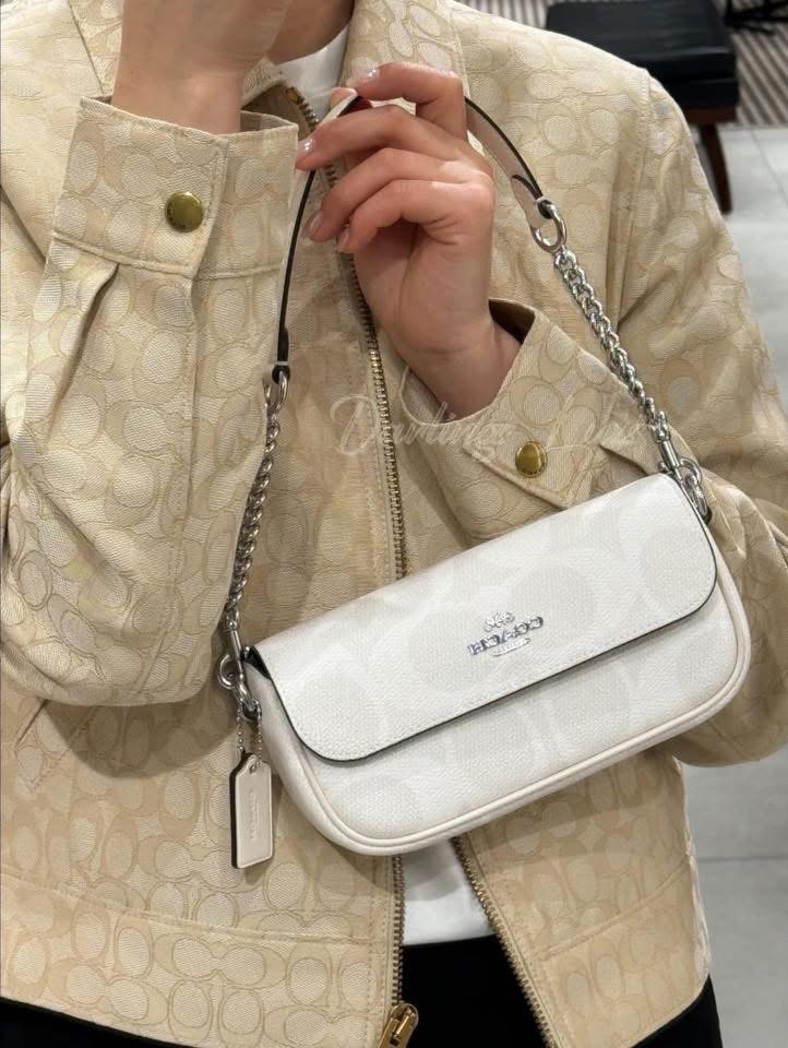 Coach Hailey Flap Shoulder Bago, Luxury, Bags & Wallets on Carousell