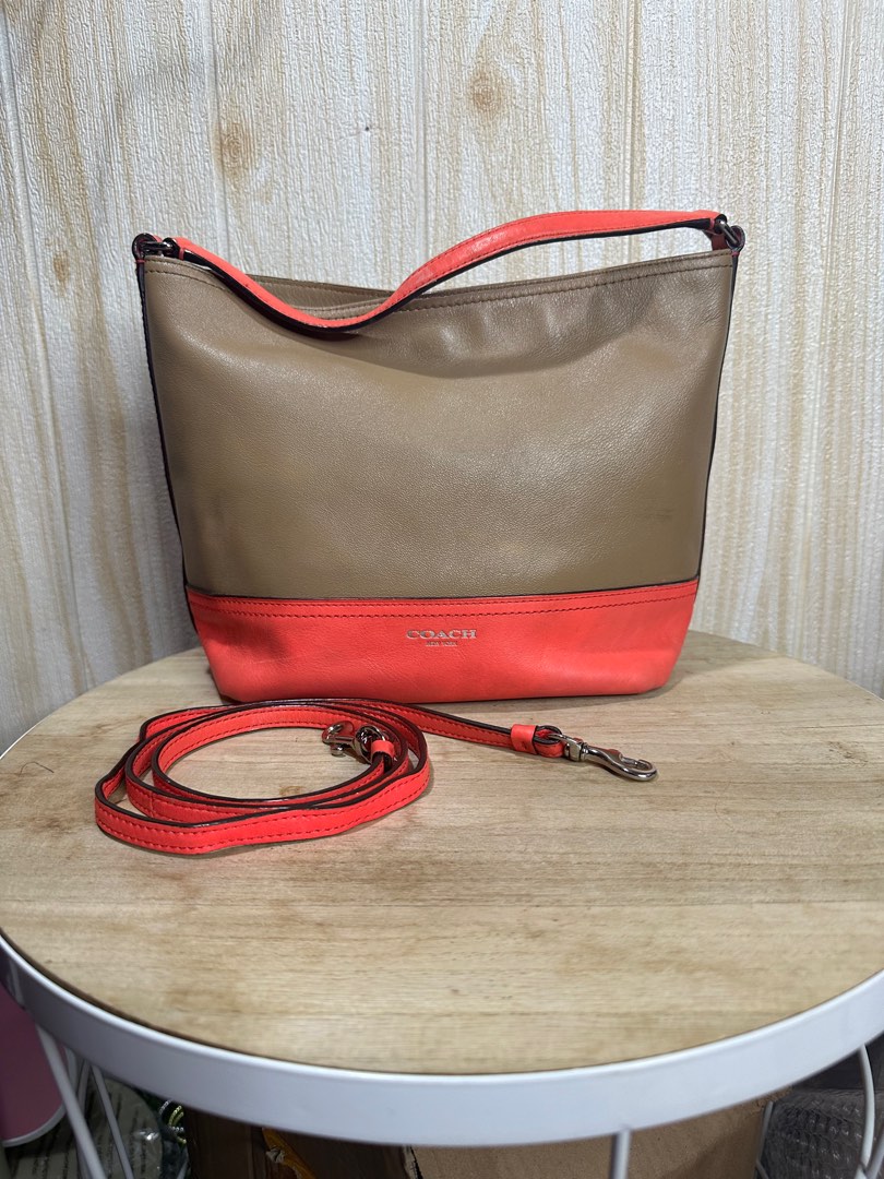 Coach two tone bucket leather, Fesyen Wanita, Tas & Dompet di Carousell