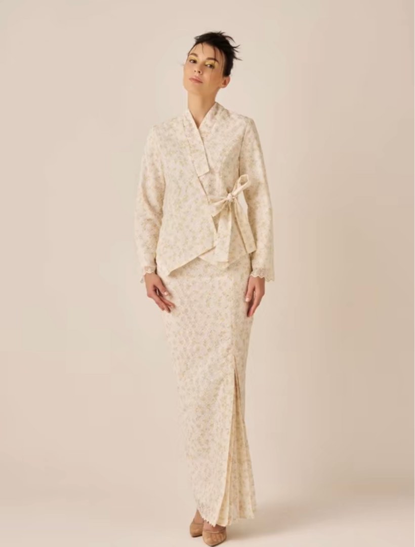 DPLKL - KURUNG MAS SURI, Women's Fashion, Dresses & Sets, Traditional ...