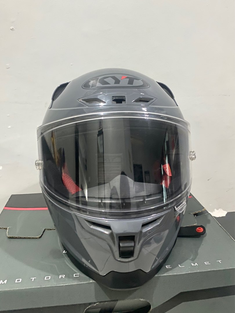Helm KYT Striker Plain Gorilla Grey Full Face, Motor di Carousell