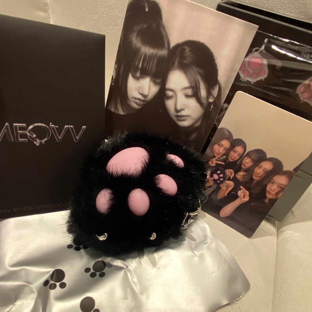 MEOVV - 1st EP Album [MY EYES OPEN VVIDE] (JELLY PAW Ver.)SECRET, 興趣及遊戲, 收藏品及紀念品, 韓流 - Carousell