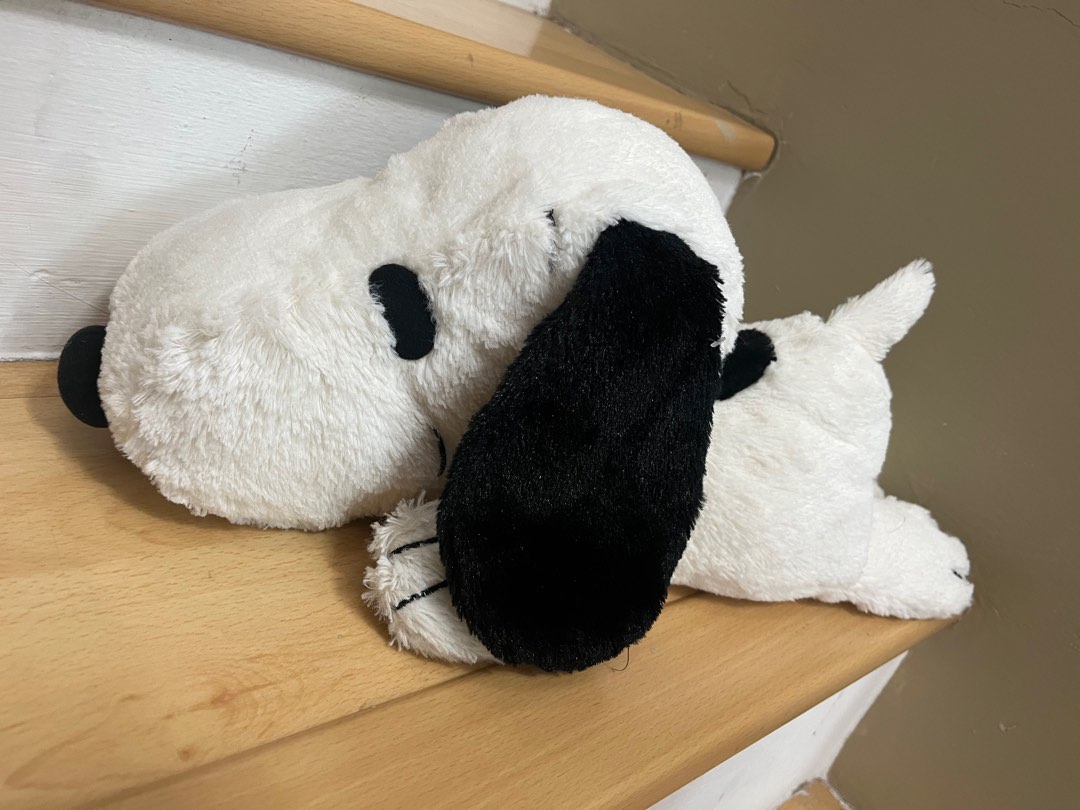 Original 30-40cm laying snoopy, Hobbies & Toys, Toys & Games on Carousell
