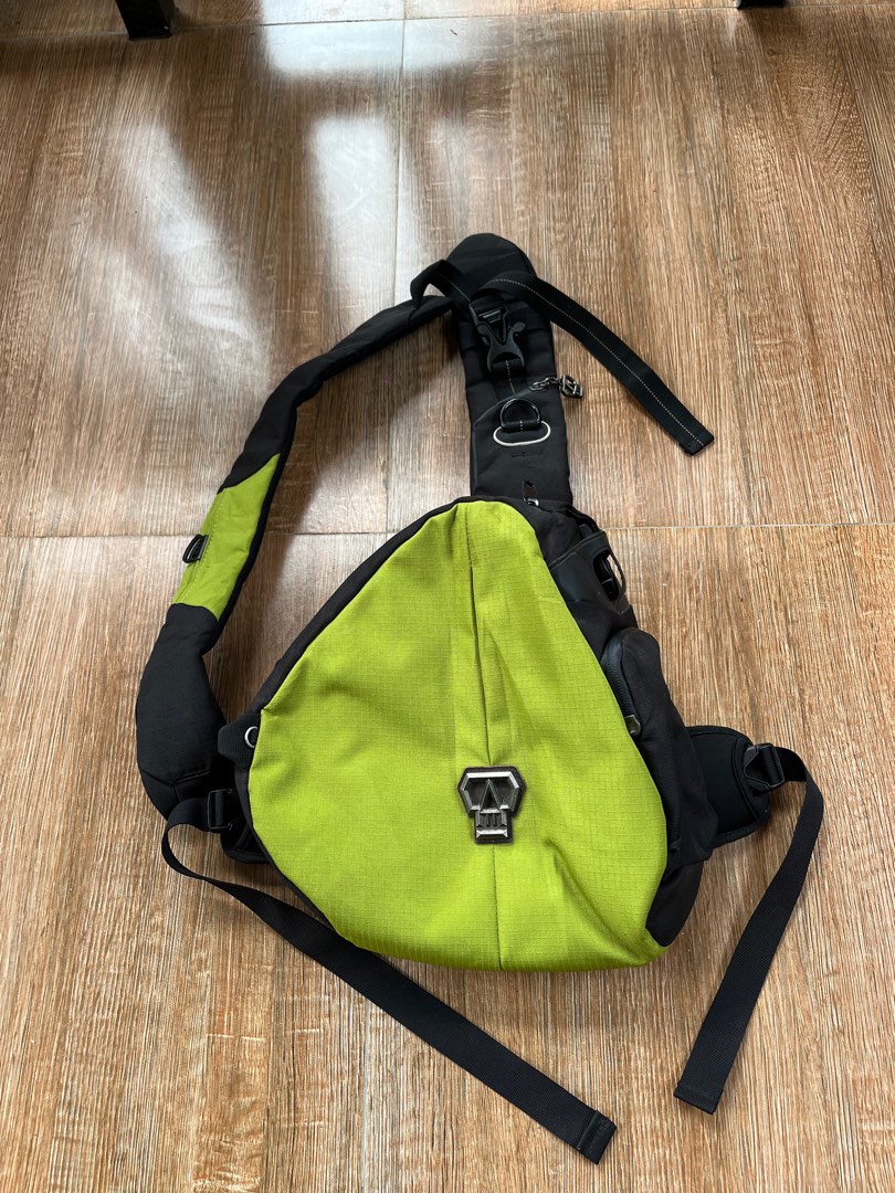 Random Outdoor Sling Crossbody Gorpcore /Pear and Black, Men's Fashion ...