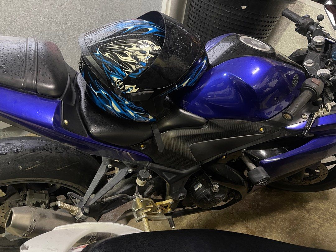 Yamaha R25 V1, Motorbikes on Carousell