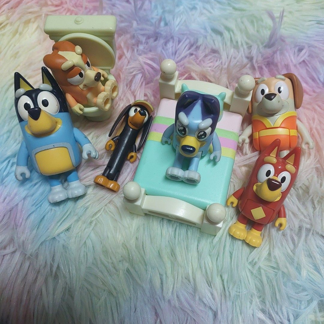 (All for Rm45) Bluey family and friends + Bluey accessories bed and ...