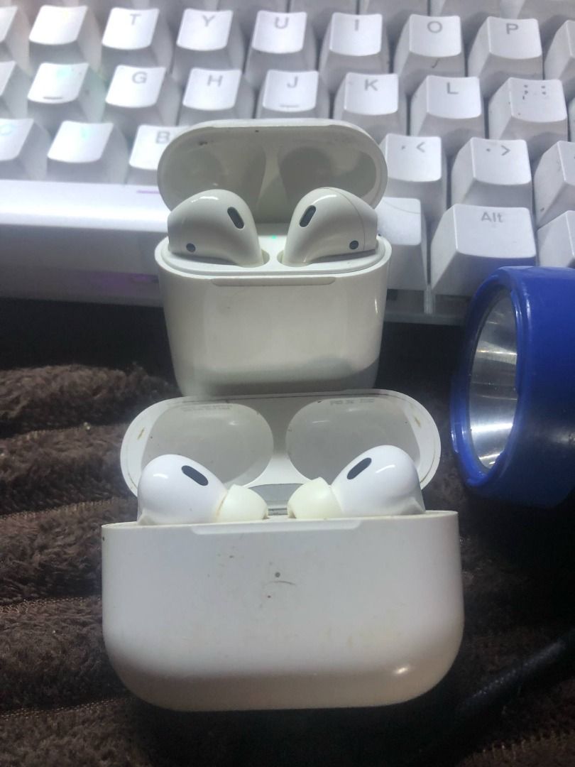 Apple AirPods Pro 2nd Generation with MagSafe Charging Case (Lightning ...