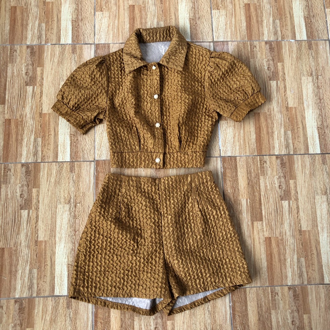 BRAND NEW BROWN METALLIC GOLD SHORT COORDS, Women's Fashion, Dresses ...