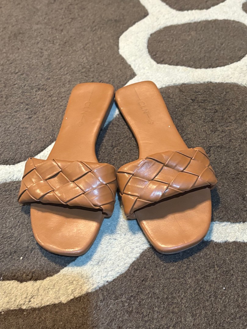 CLN flats 7.5, Women's Fashion, Footwear, Flats & Sandals on Carousell