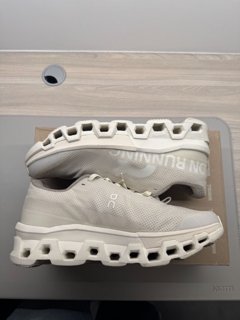 現貨 INVINCIBLE® x On Running Cloudmonster 2 聯名, 他的時尚, 鞋類, 運動鞋、球鞋在旋轉拍賣