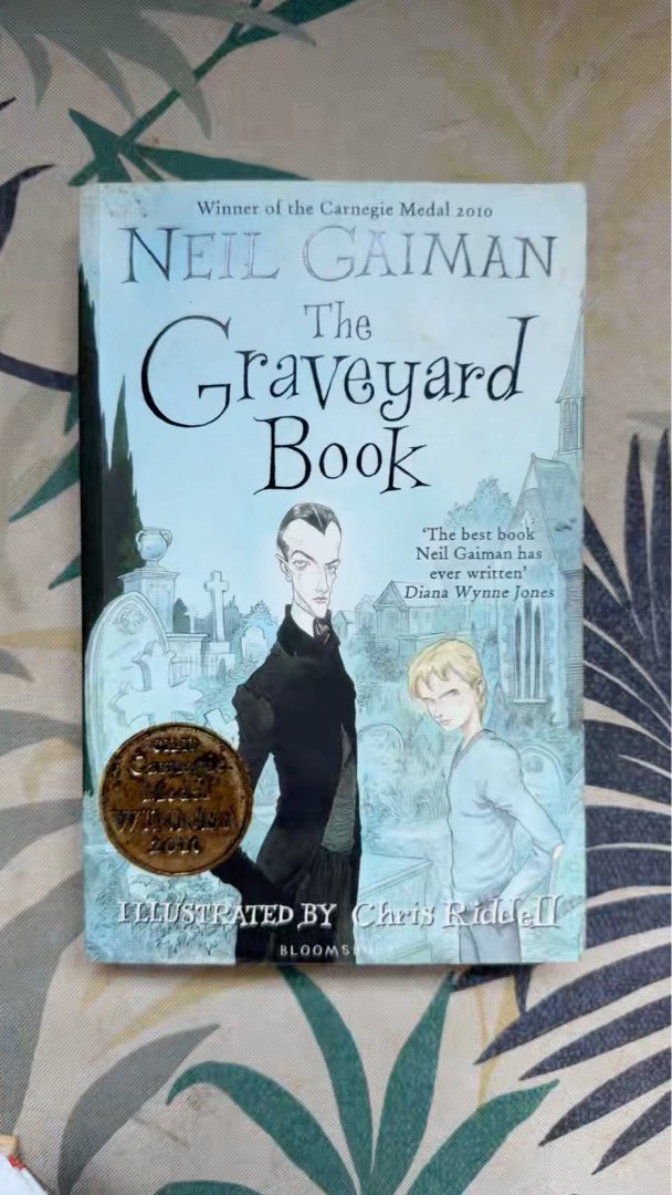 Neil Gaiman The Graveyard Book, Hobbies & Toys, Books & Magazines ...