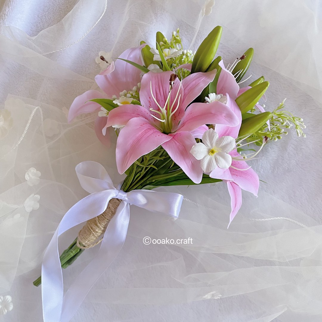 pink lilies hand bouquet bunga tangan tunang/nikah, Hobbies & Toys ...