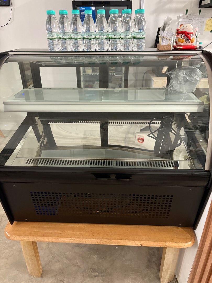 Table Top Cake Display Showcase, TV & Home Appliances, Kitchen ...