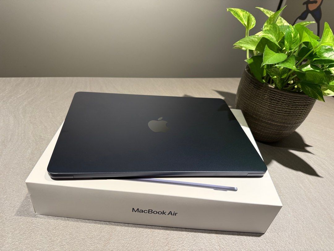 ⭐️⭐️⭐️ MacBook Air M2 (Midnight) 13” — 8GB / 512GB | Pristine Condition ...