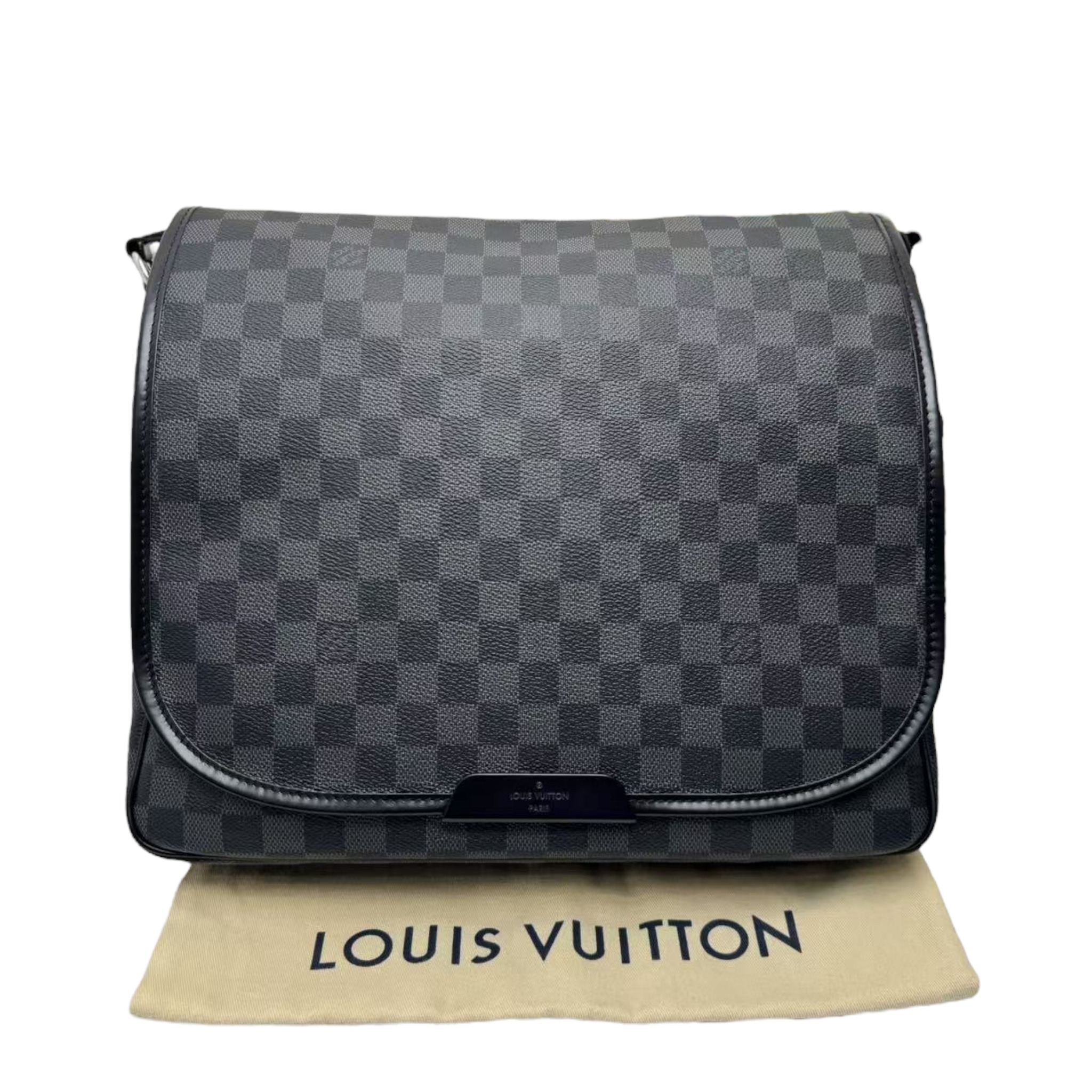 Louis Vuitton Daniel MM in Damier Graphite, Luxury, Bags & Wallets on ...