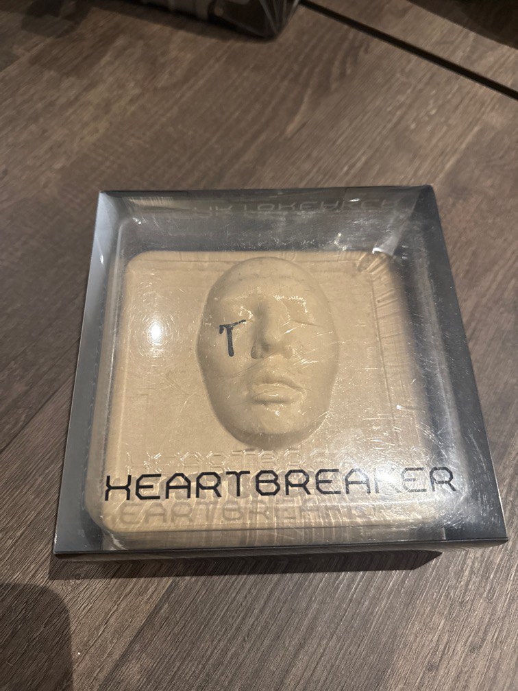 Original G-dragon Heartbreaker Album, Hobbies & Toys, Memorabilia ...