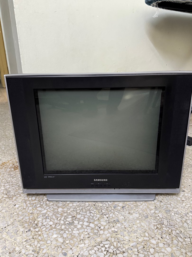 Samsung old tv, TV & Home Appliances, TV & Entertainment, TV on Carousell