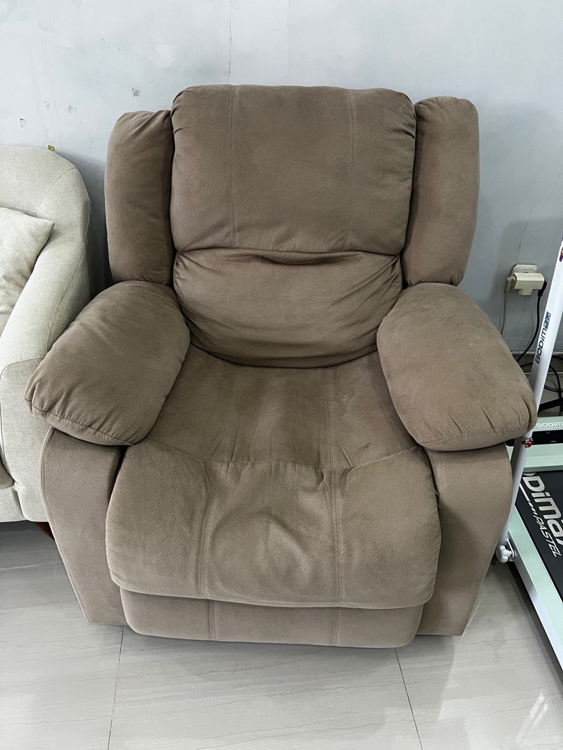 Sofa recliner informa 1 seat, Perabotan Rumah di Carousell