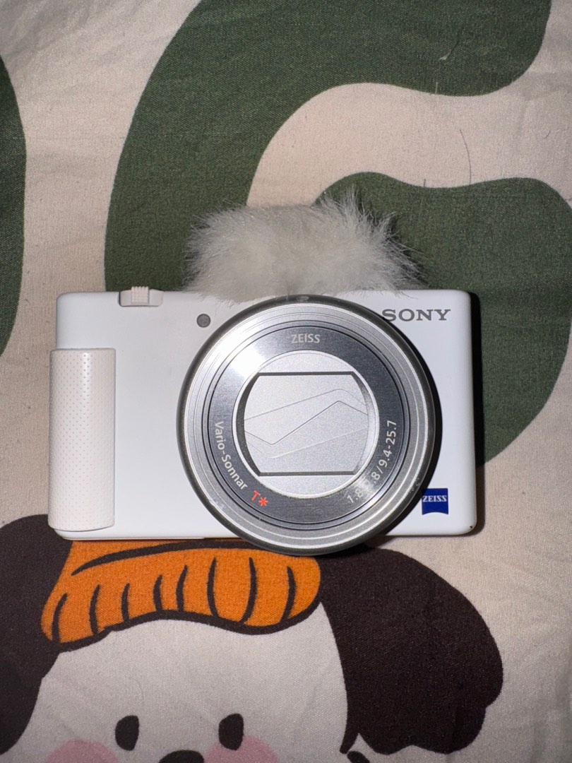Sony Zv1 White with Silicon Case, Photography, Cameras on Carousell