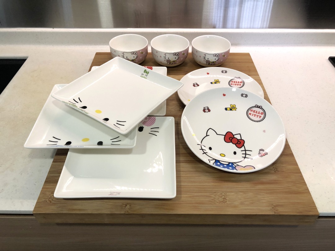 Only $25! SET OF 9 PIECES OF 'HELLO KITTY' PORCELAIN TABLEWARE PLATES ...