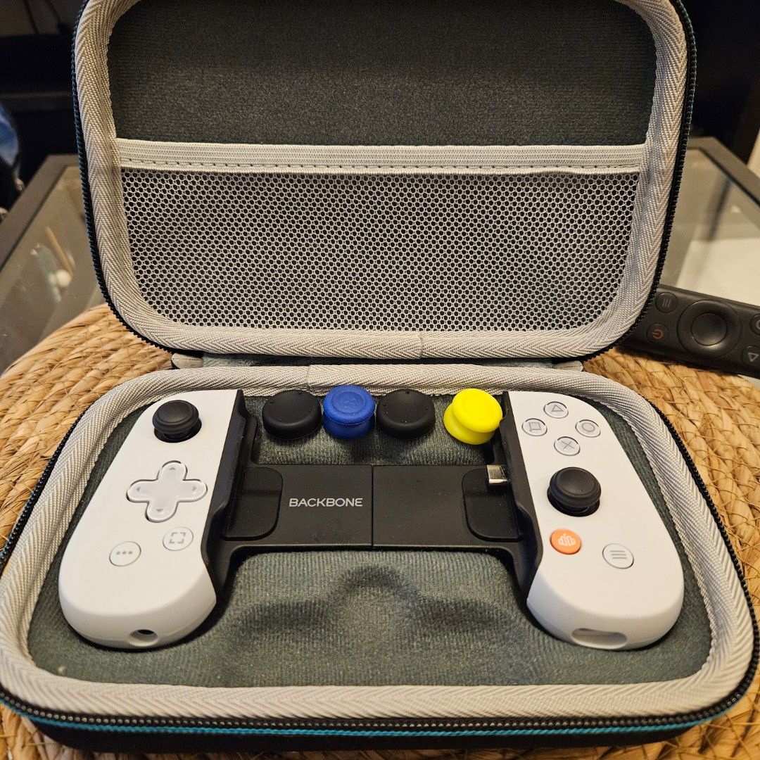 Backbone One USB-C controller, Video Gaming, Gaming Accessories ...